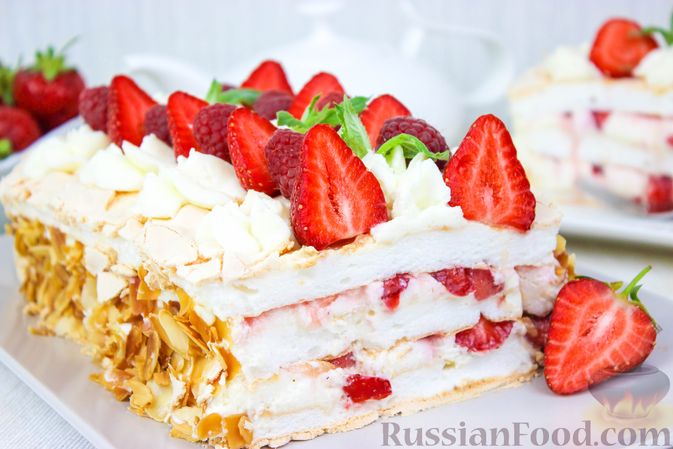 Рецепт: Меренговый торт с клубникой на RussianFood.com