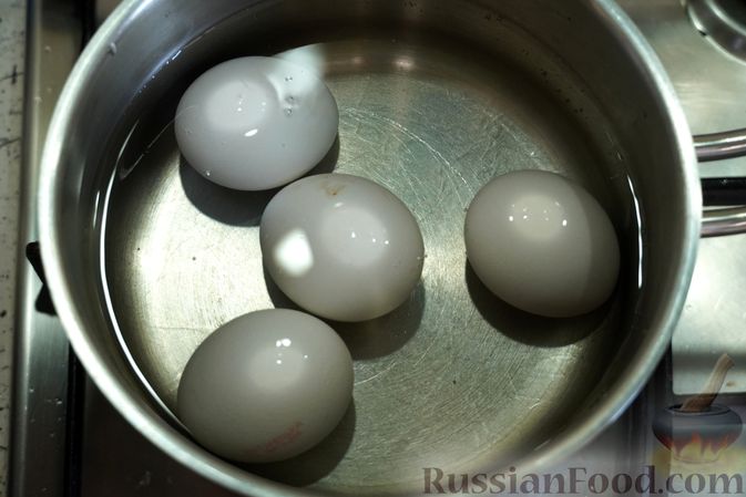 Рецепт Салат с маринованными огурцами сыром и сухариками на